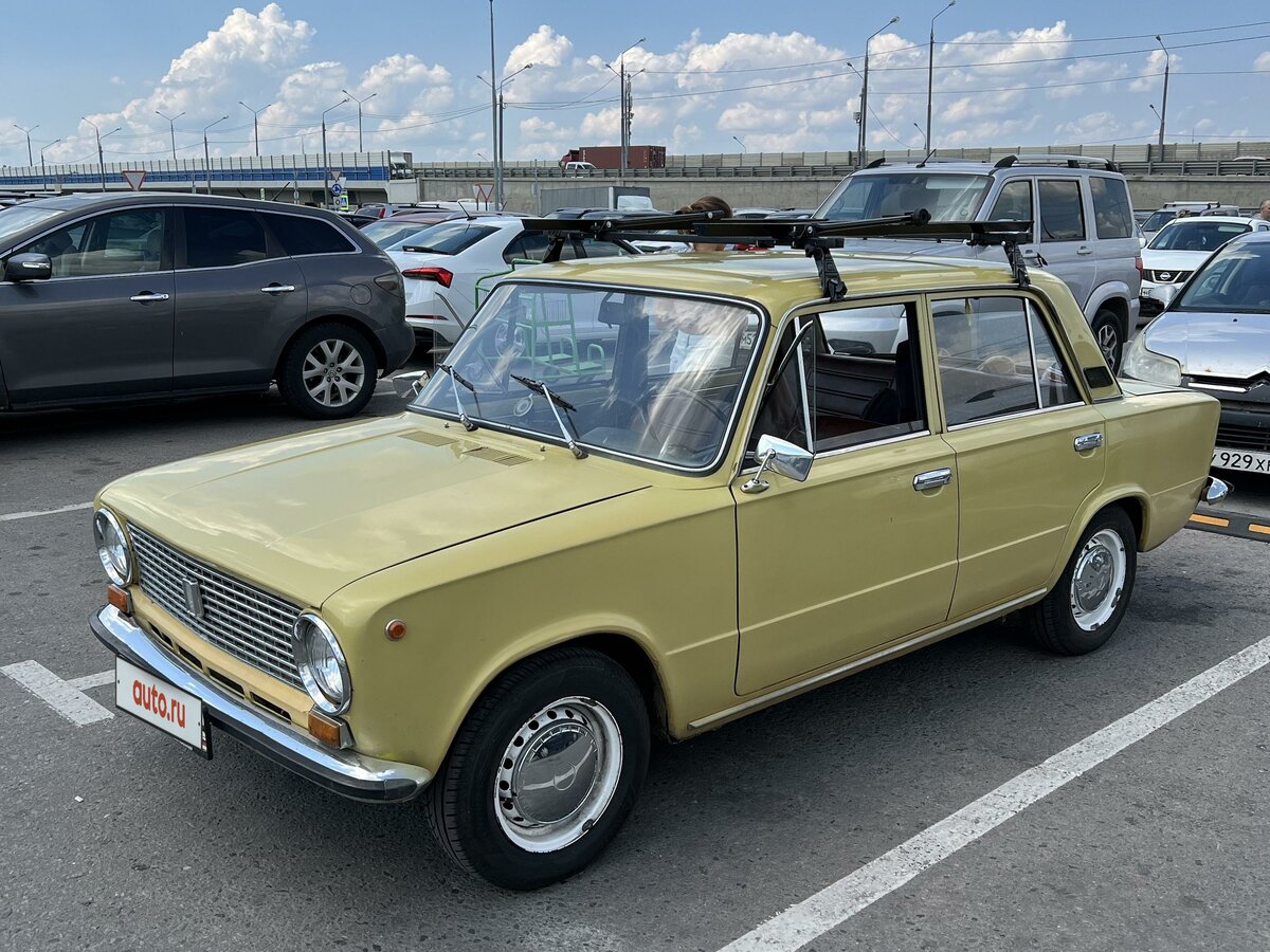 Купить б/у Lada (ВАЗ) 2101 1970-1988 21011 1.3 MT (69 л.с.) бензин механика в Москве: жёлтый ...