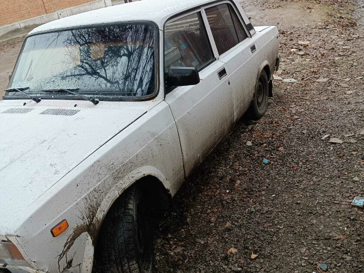 Купить б/у Lada (ВАЗ) 2107 1982-2012 1.6 MT (74 л.с.) бензин механика в Ростове-на-Дону: белый ...