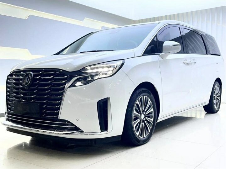 Купить б/у Buick GL8 III Рестайлинг 2.0 AT (237 л.с.) бензин автомат во Владивостоке: белый ...