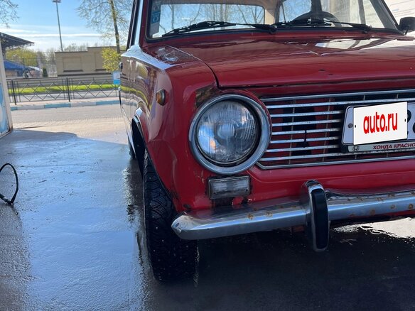 Купить б/у Lada (ВАЗ) 2101 1970-1988 1.2 MT (64 л.с.) бензин механика в Пскове: красный Лада ...