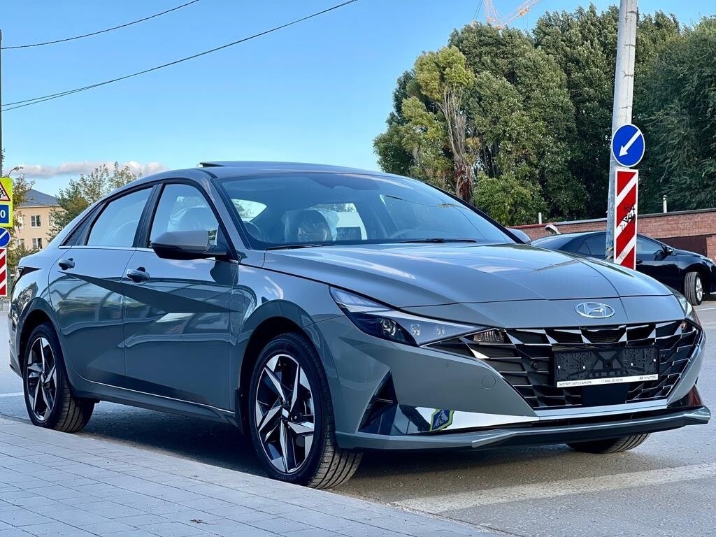 Купить б/у Hyundai Elantra VII (CN7) 2.0 AT (150 л.с.) бензин автомат в Самаре: серый Хендай ...