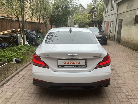Купить б/у Genesis G70 I 2.0 AT (197 л.с.) 4WD бензин автомат в Москве: белый Генезис Г70 I ...