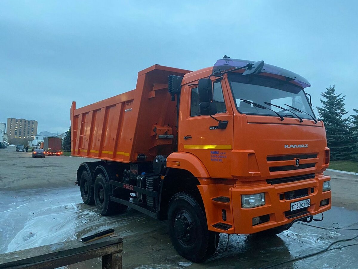 Купить б/у КамАЗ 6522 дизель механика в Москве: оранжевый самосвал 2019 ...