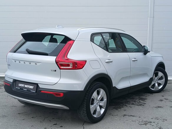 Купить б/у Volvo XC40 I 2.0 AT (190 л.с.) 4WD бензин автомат в Екатеринбурге: серый Вольво XC40 ...