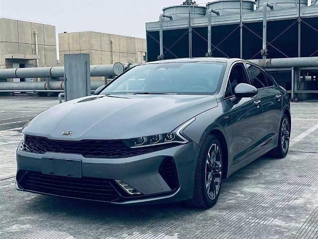 Купить б/у Kia K5 III 2.0 AT (240 л.с.) бензин автомат во Владивостоке: серый Киа к5 III седан ...