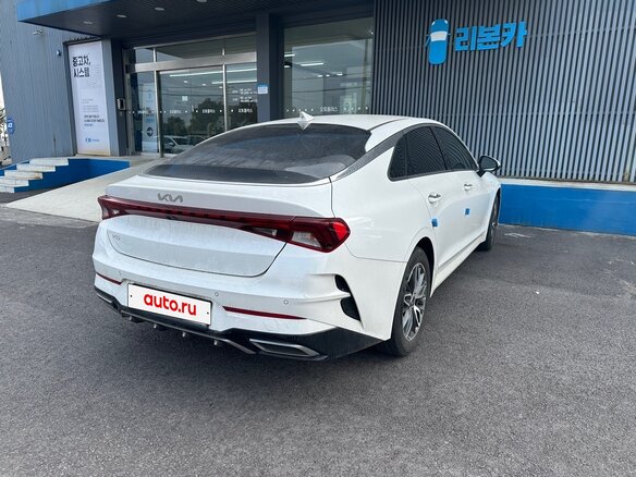 Купить б/у Kia K5 III 2.0 AT (160 л.с.) бензин автомат в Краснодаре: белый Киа к5 III седан 2022 ...