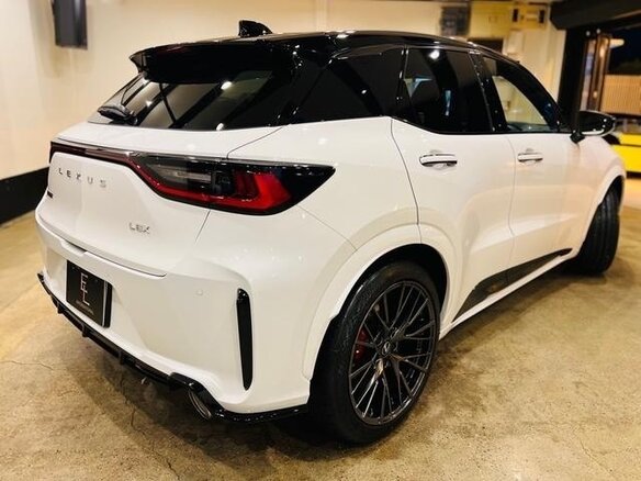 Купить б/у Lexus LBX 2023-2025 1.6 MT (304 л.с.) 4WD бензин механика во Владивостоке: белый ...