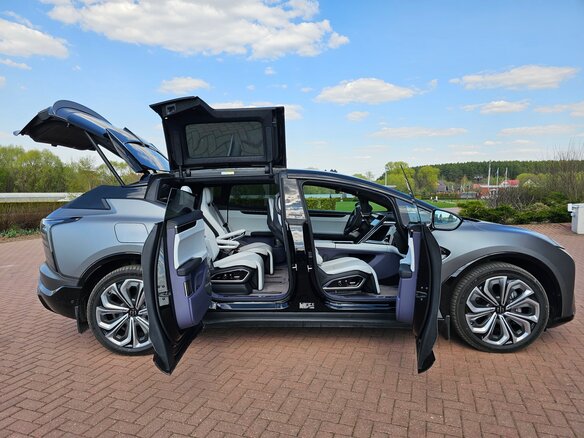 Купить б/у HiPhi X 2020-2024 Electro AT (440.0 кВт) 4WD электро автомат в Москве: серый Хипхи ...