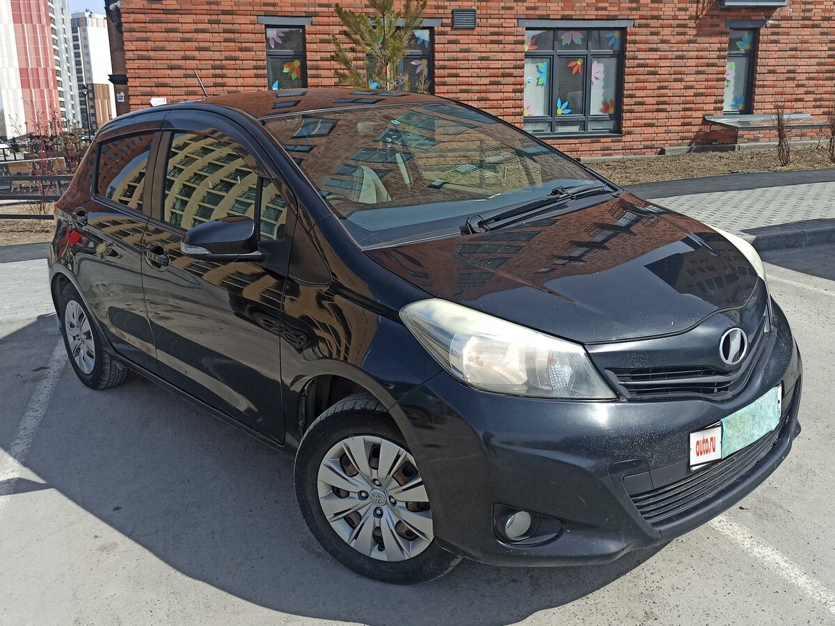 Купить б/у Toyota Vitz III (XP130) 1.3 CVT (95 л.с.) 4WD бензин ...