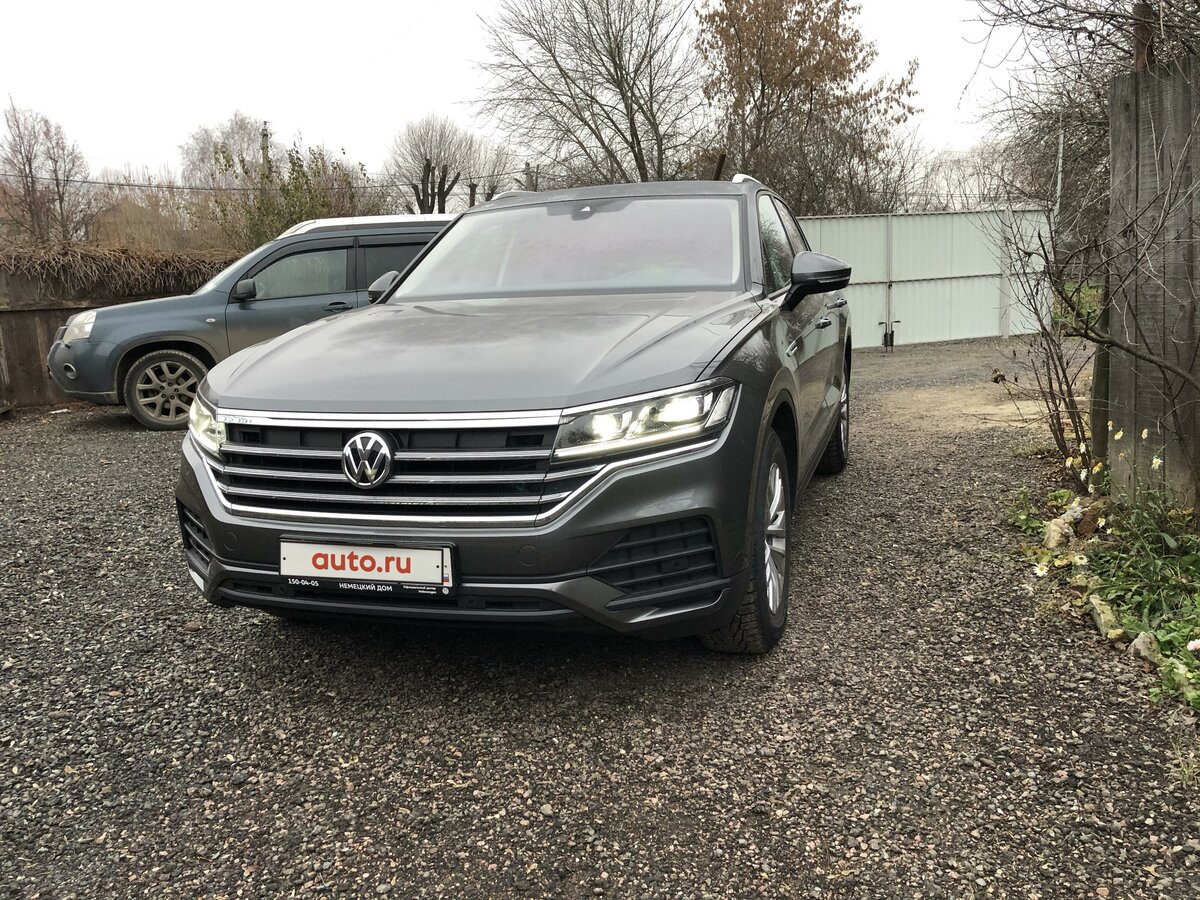Купить б/у Volkswagen Touareg III 2.0 AT (249 л.с.) 4WD бензин автомат в Москве: серый ...