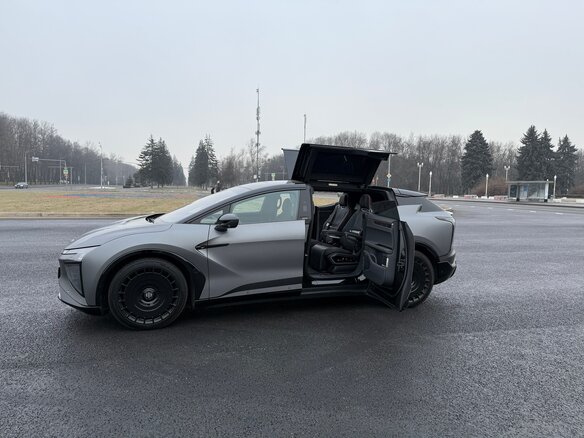 Купить б/у HiPhi X 2020-2024 Electro AT (440.0 кВт) 4WD электро автомат в Москве: серый Хипхи ...