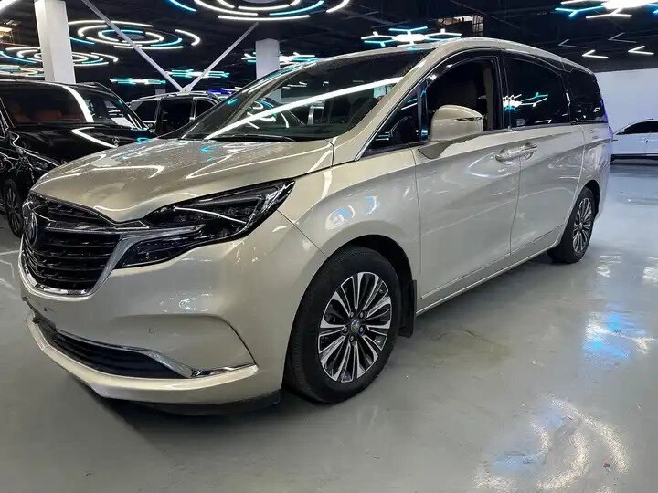 Купить б/у Buick GL8 III Рестайлинг 2.0 AT (237 л.с.) бензин автомат в Благовещенске: белый ...