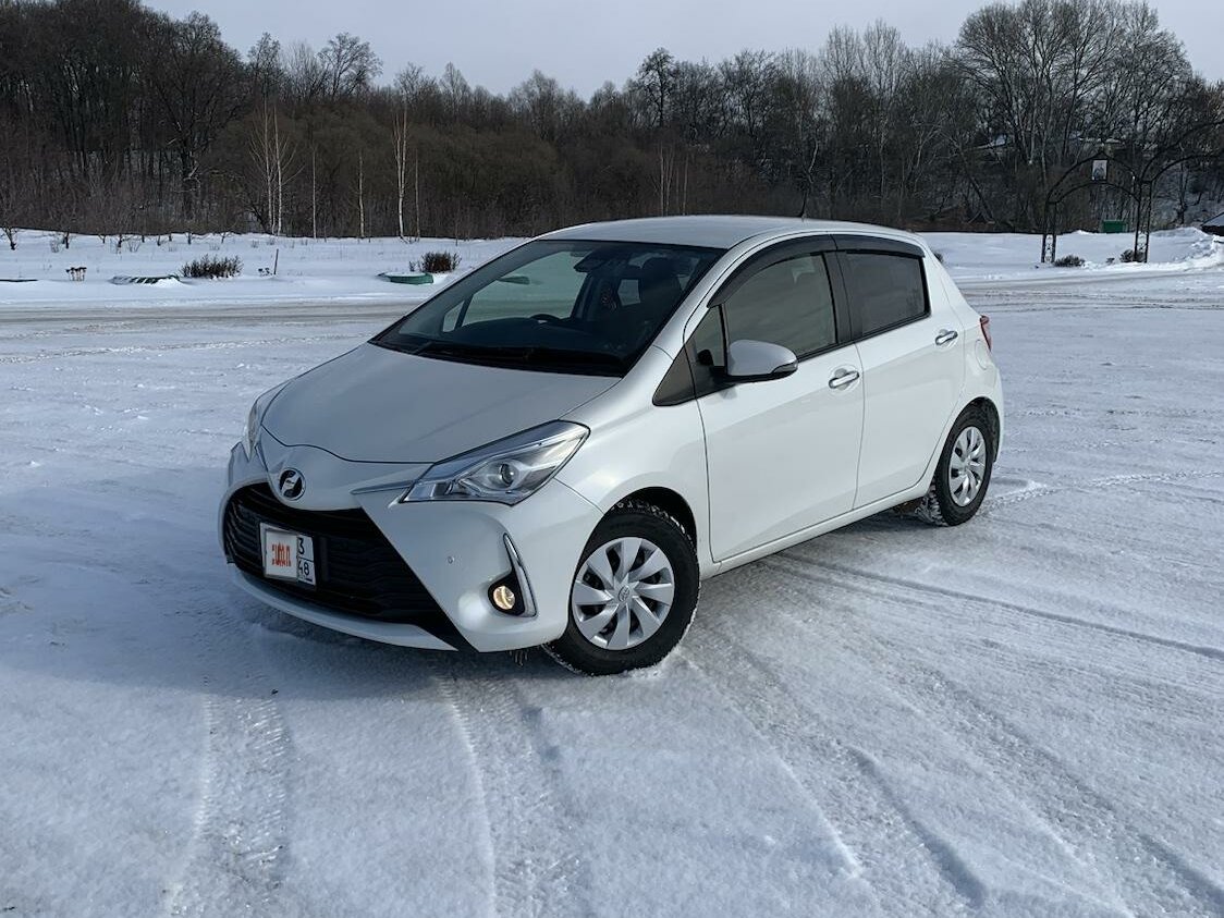 Купить б/у Toyota Vitz III (XP130) Рестайлинг 1.3 CVT (99 л.с.) бензин ...