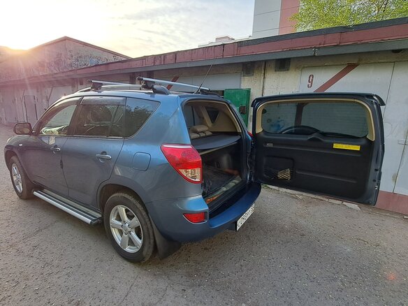 Купить б/у Toyota RAV4 III (XA30) 2.0 AT (152 л.с.) 4WD бензин автомат в Омске: серый Тойота ...