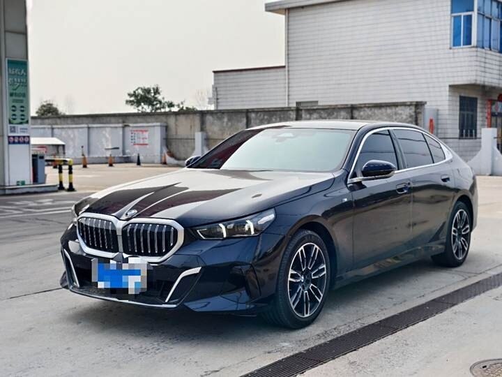 Купить б/у BMW 5 серии VIII (G60/G61/G68) 525Li 2.0 AT (190 л.с.) бензин автомат во Владивостоке ...