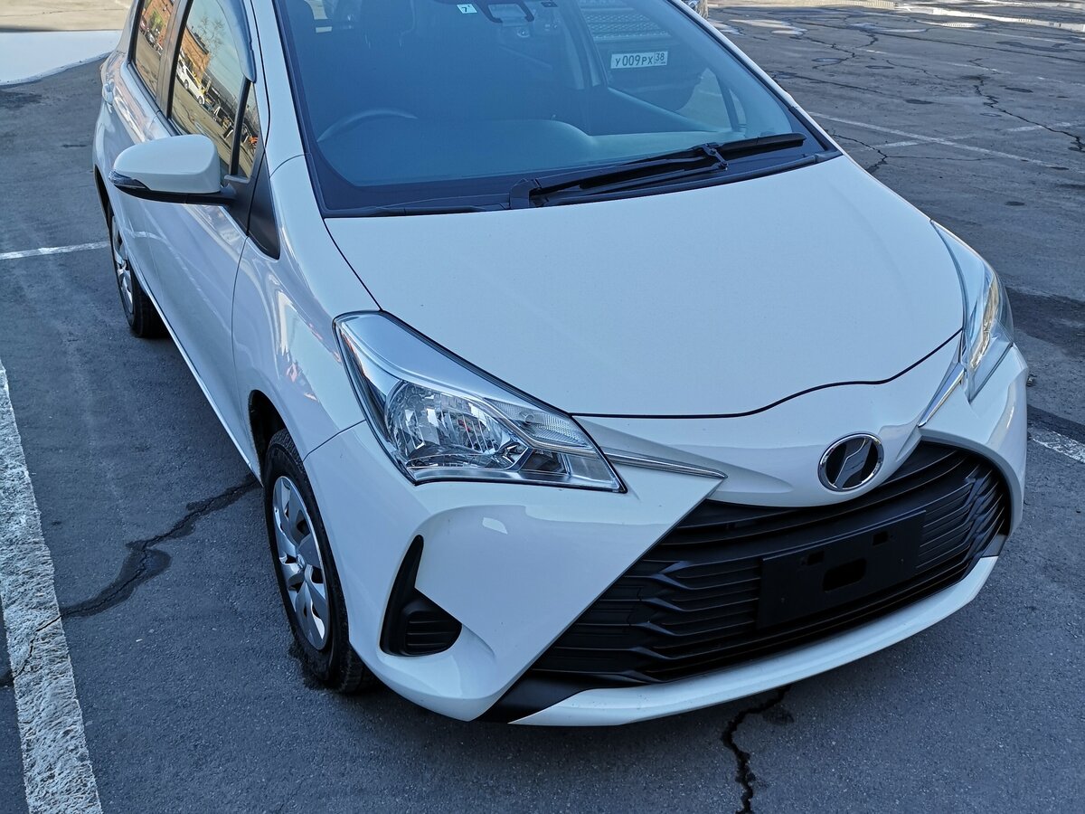 Купить б/у Toyota Vitz III (XP130) Рестайлинг 2 1.3 CVT (95 л.с.) 4WD ...