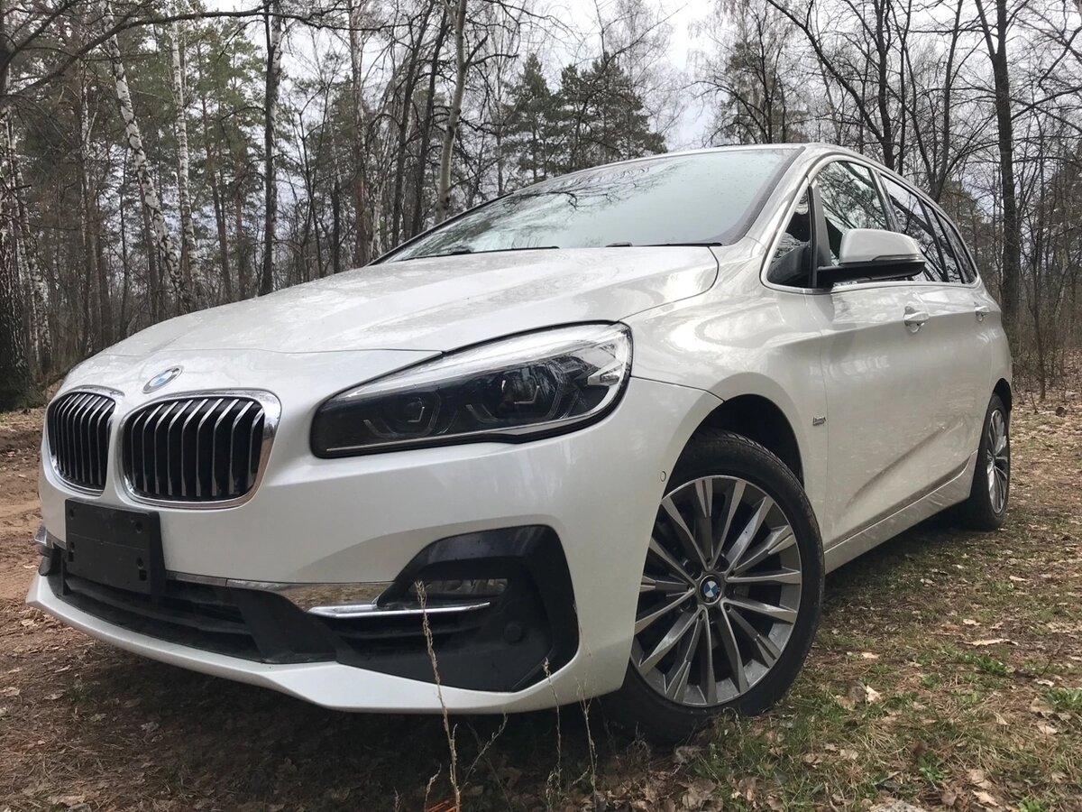 Купить б/у BMW 2 серии Gran Tourer F46 218i 1.5 AT (136 л.с.) бензин автомат в Самаре: белый БМВ ...