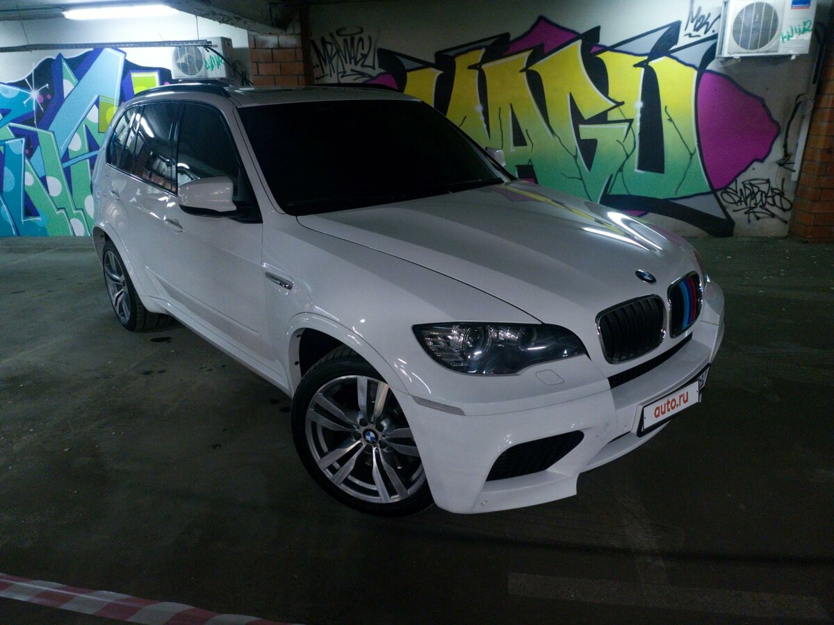 Купить б/у BMW X5 M I (E70) 4.4 AT (555 л.с.) 4WD бензин автомат в Москве: белый БМВ Х5 М I (E70 ...
