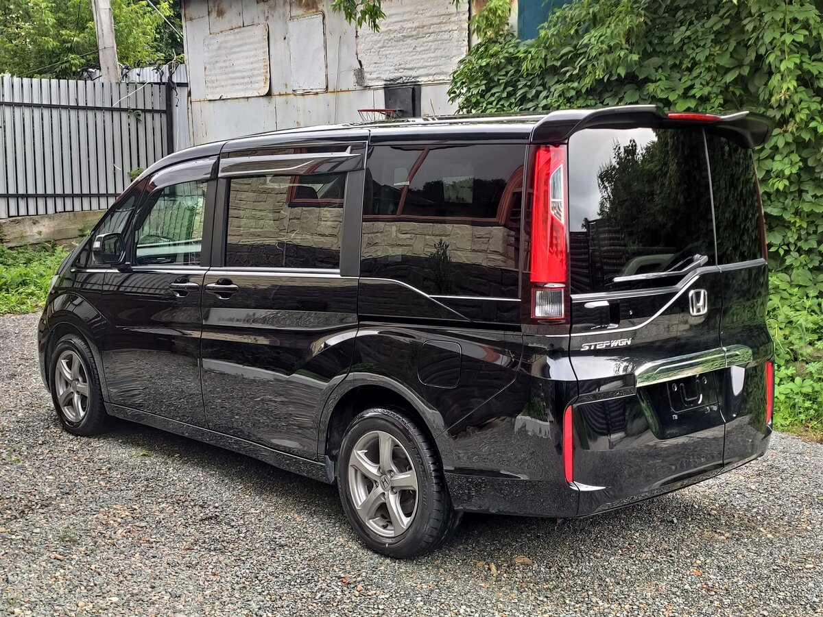 Купить б/у Honda Stepwgn V 1.5 CVT (150 л.с.) бензин вариатор в Москве: чёрный Хонда Степвагон V ...