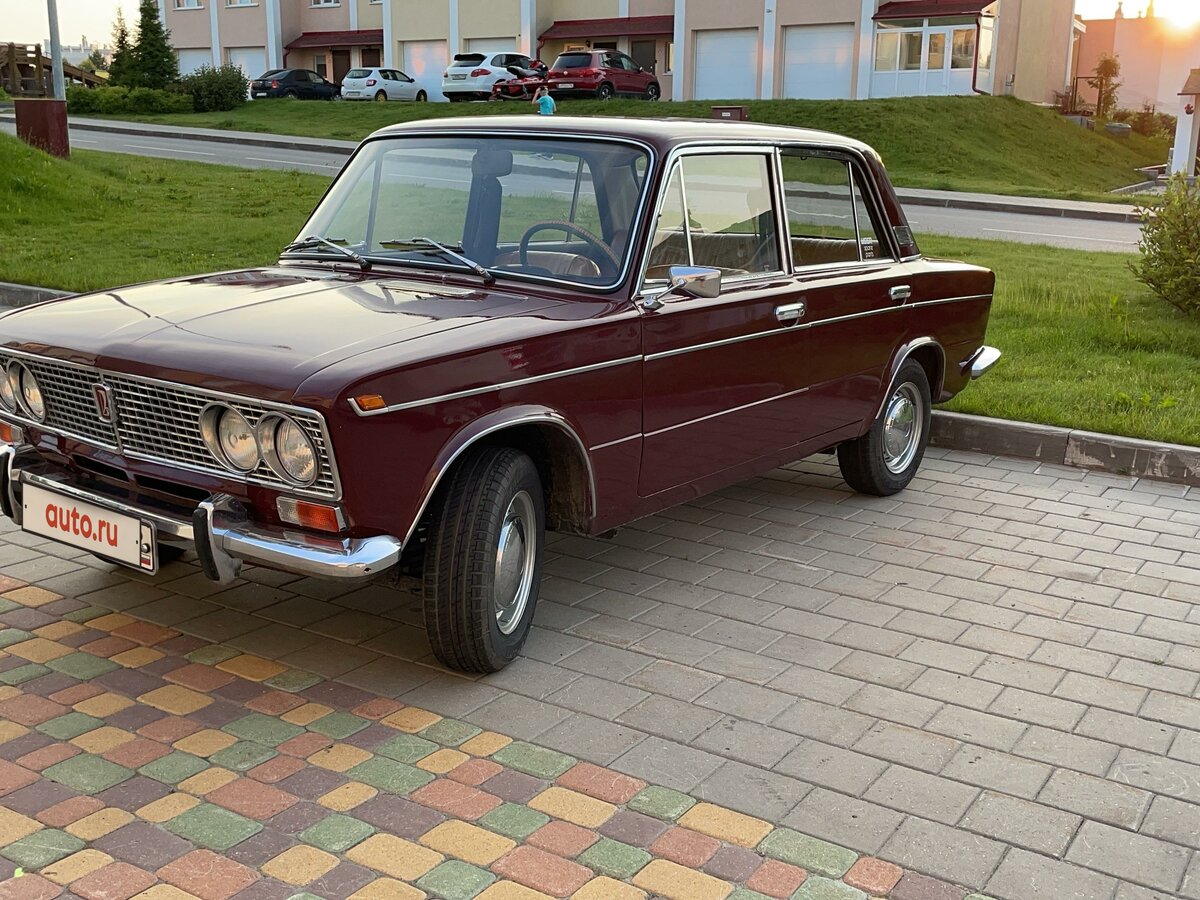Купить б/у Lada (ВАЗ) 2103 1972-1984 1.5 MT (75 л.с.) бензин механика в Москве: красный Лада ...