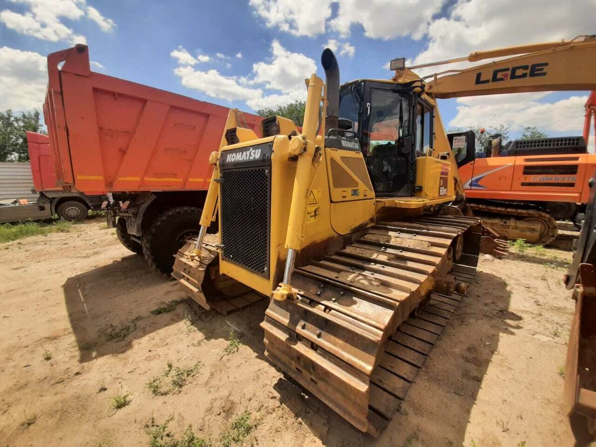 Купить б/у Komatsu D65 в Ростове-на-Дону: жёлтый гусеничный бульдозер 2021 года на Авто.ру ID ...