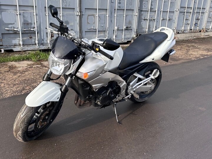 Купить б/у Suzuki GSR 400 инжектор в Бородине: белый дорожный 2011 года на Авто.ру ID 1125710519