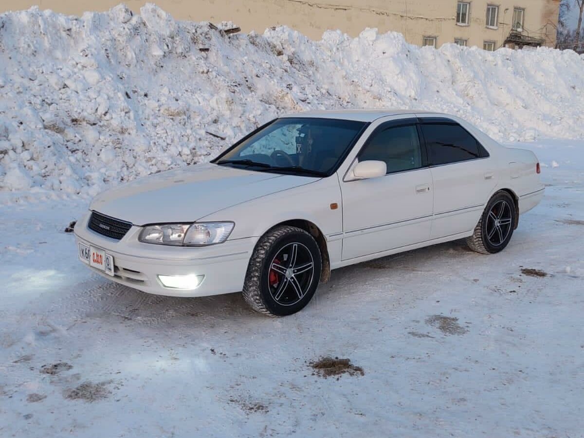 Купить б/у Toyota Camry IV (XV20) Рестайлинг 2.2 AT (140 л.с.) бензин ...