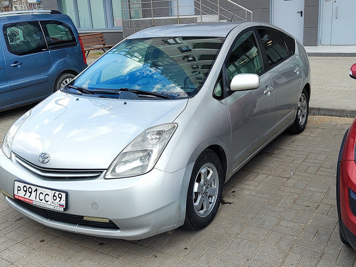 Купить б/у Toyota Prius II (XW20) 1.5hyb AT (77 л.с.) гибрид автомат в ...