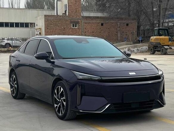 Купить б/у Geely Galaxy L6 2023-2025 125 km 1.5hyb AT (390 л.с.) гибрид автомат во Владивостоке ...