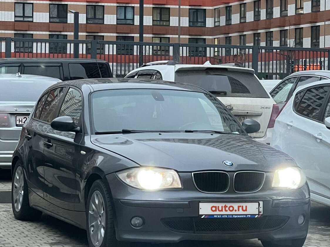 Купить б/у BMW 1 серии I (E81/E82/E87/E88) 120i 2.0 AT (150 л.с.) бензин автомат в Москве: серый ...