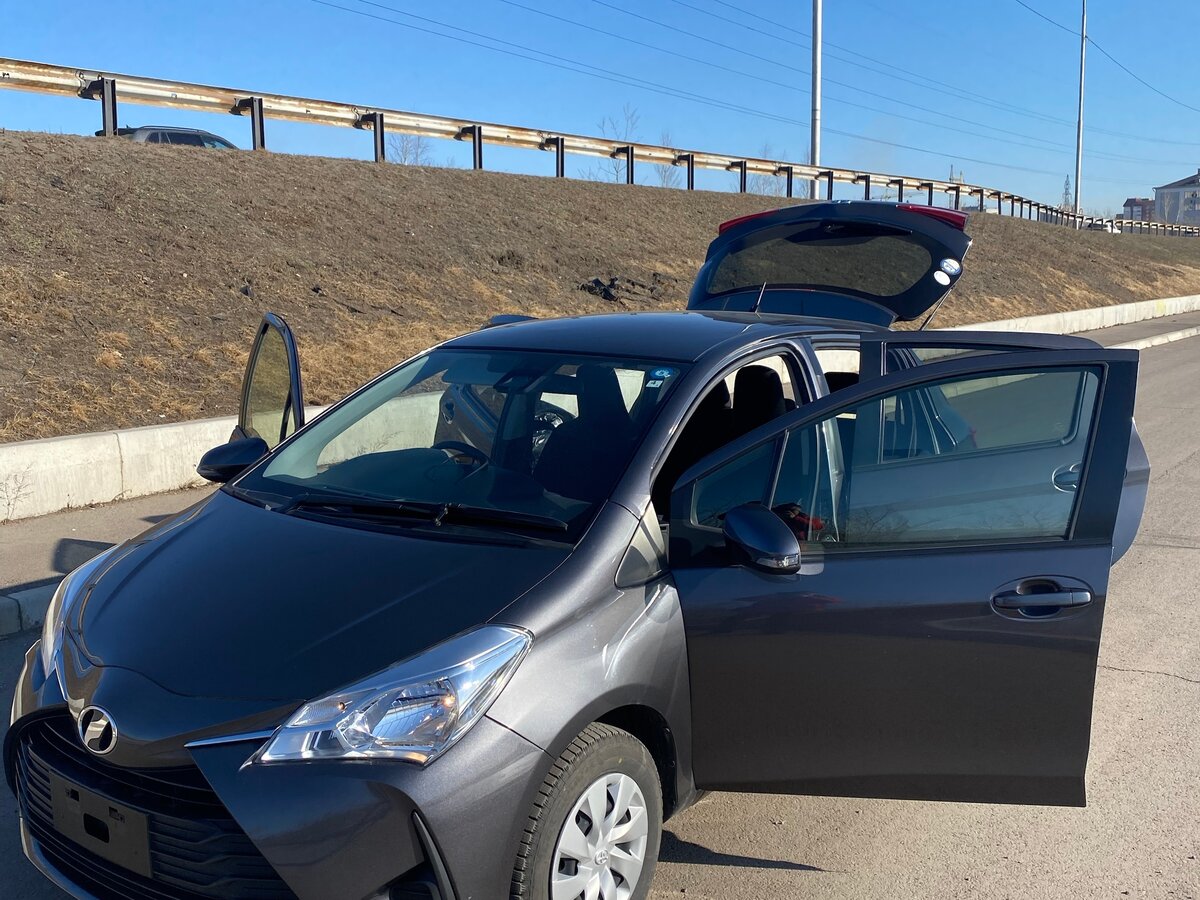 Купить б/у Toyota Vitz III (XP130) Рестайлинг 2 1.0 CVT (69 л.с ...