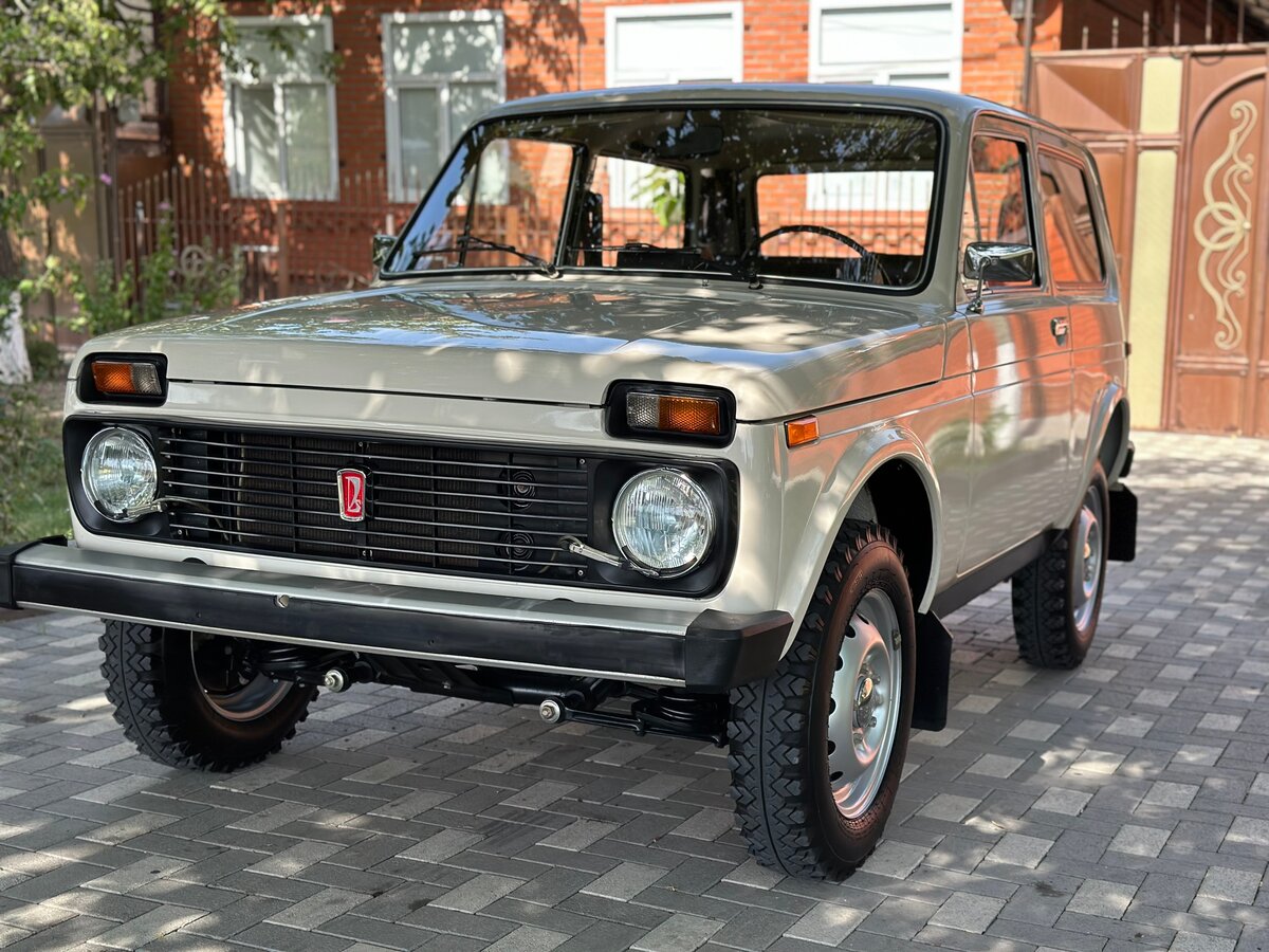 Купить б/у Lada (ВАЗ) 2121 (4x4) I 1.6 MT (80 л.с.) 4WD бензин механика в Грозном: белый Лада ...