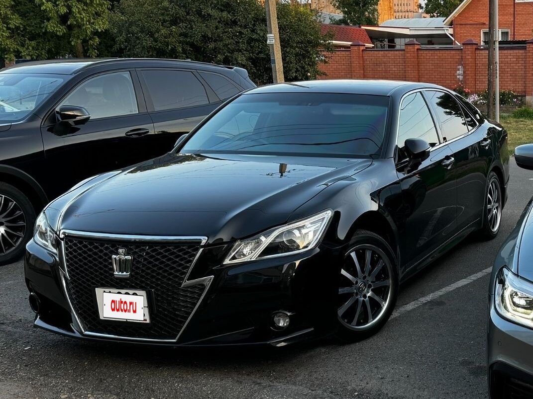 Купить б/у Toyota Crown XIV (S210) 2.5 AT (203 л.с.) бензин автомат в Майкопе: чёрный Тойота ...