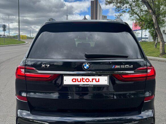 Купить б/у BMW X7 I (G07) M50d 3.0d AT (400 л.с.) 4WD дизель автомат в Москве: чёрный БМВ Х7 I ...