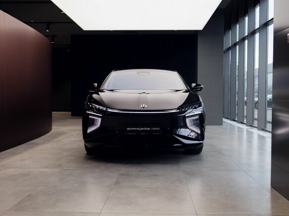 Купить новый HiPhi X 2020-2024 Electro AT (440.0 кВт) 4WD электро автомат в Москве: пурпурный ...