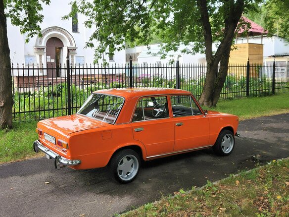 Купить б/у Lada (ВАЗ) 2101 1970-1988 1.2 MT (59 л.с.) бензин механика в Москве: оранжевый Лада ...