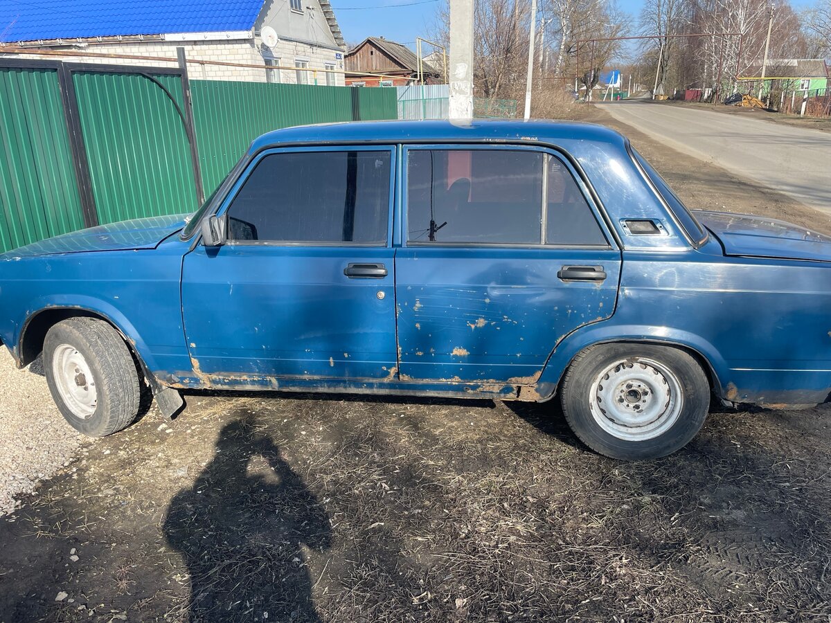 Купить б/у Lada (ВАЗ) 2105 1979-2011 1.5 MT (75 л.с.) бензин механика в Змиёвке: синий Лада 2105 ...