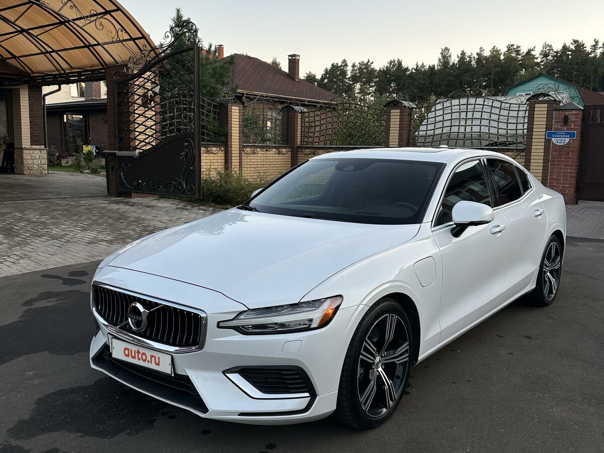 Купить б/у Volvo S60 III T8 Recharge 2.0hyb AT (400 л.с.) 4WD гибрид автомат в Москве: белый ...