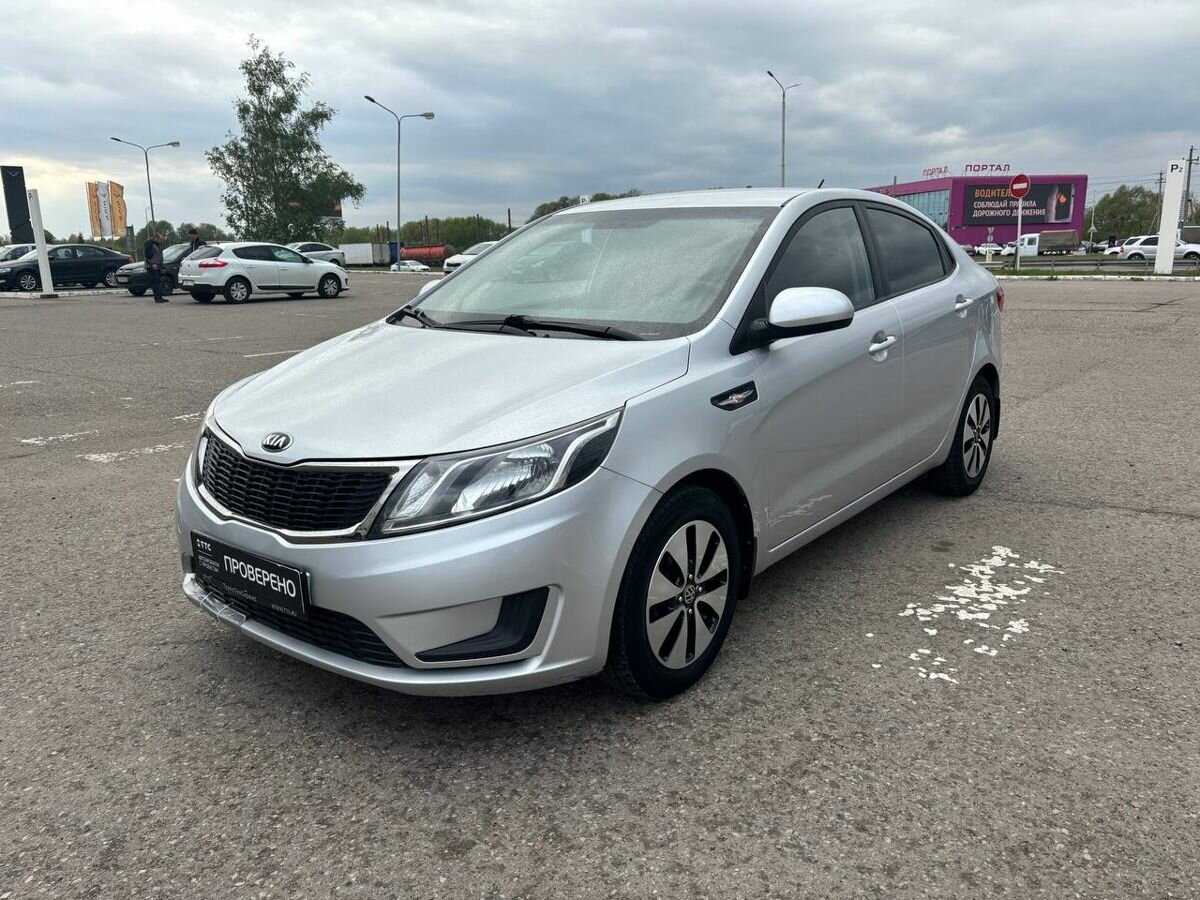 Купить б/у Kia Rio III 1.4 MT (107 л.с.) бензин механика в Набережных Челнах: серебристый Киа ...