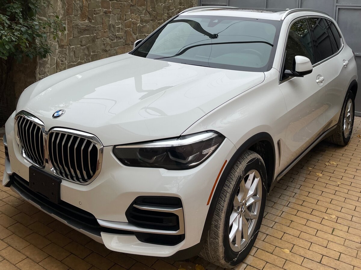 Купить б/у BMW X5 IV (G05/G18) 40Li 3.0 AT (333 л.с.) 4WD бензин автомат в Феодосии: белый БМВ ...