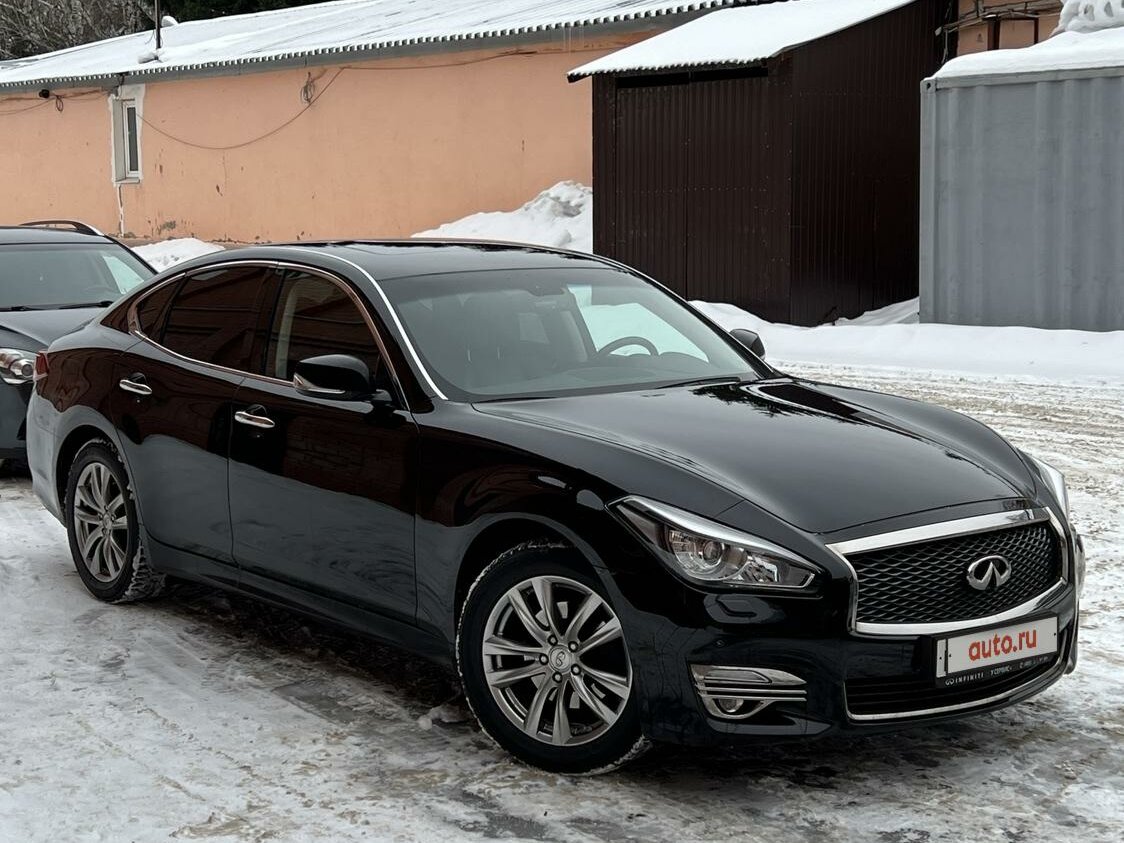 Купить б/у Infiniti Q70 I Рестайлинг 2.5 AT (221 л.с.) бензин автомат в Москве: чёрный Инфинити ...