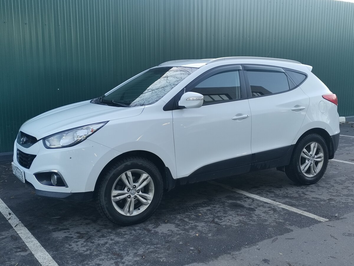 Купить б/у Hyundai ix35 I 2.0d AT (184 л.с.) 4WD дизель автомат в Обнинске: белый Хендэ ix35 I ...
