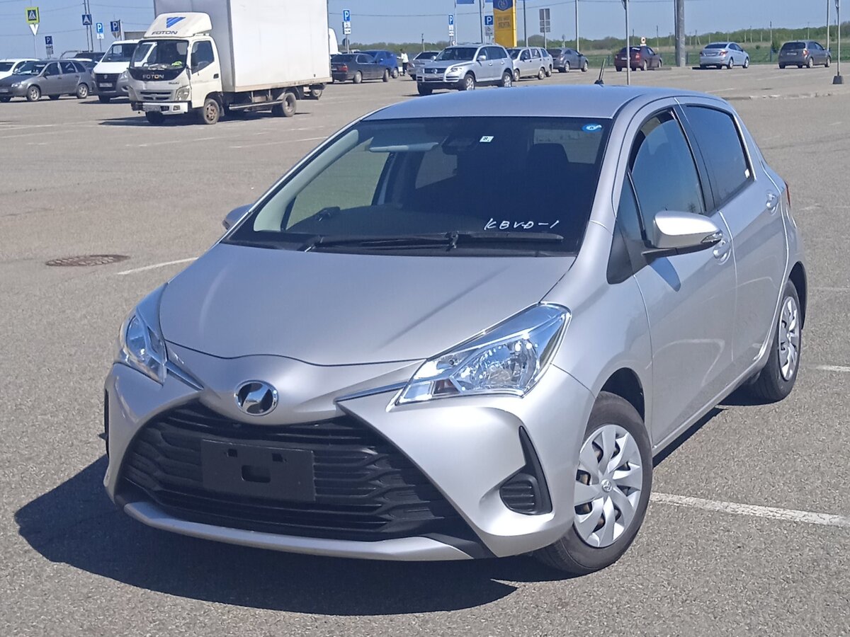 Купить б/у Toyota Vitz III (XP130) Рестайлинг 1.0 CVT (69 л.с.) бензин ...