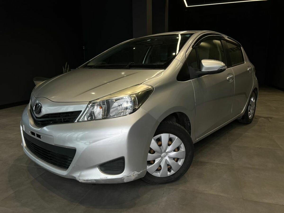 Купить б/у Toyota Vitz III (XP130) Рестайлинг 1.0 CVT (69 л.с.) бензин ...