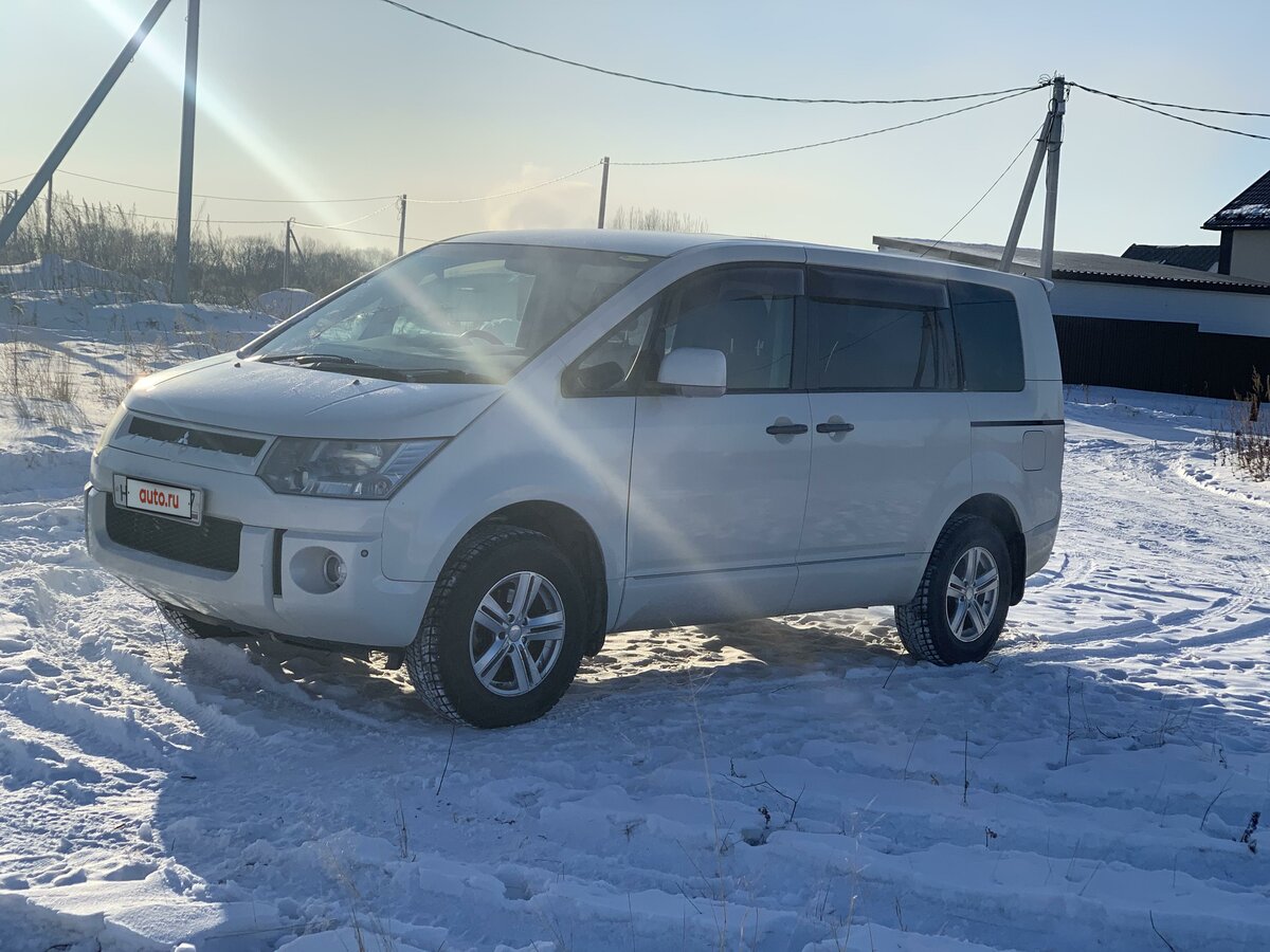 Купить б/у Mitsubishi Delica D:5 I 2.4 CVT (170 л.с.) бензин вариатор в Хабаровске: белый ...