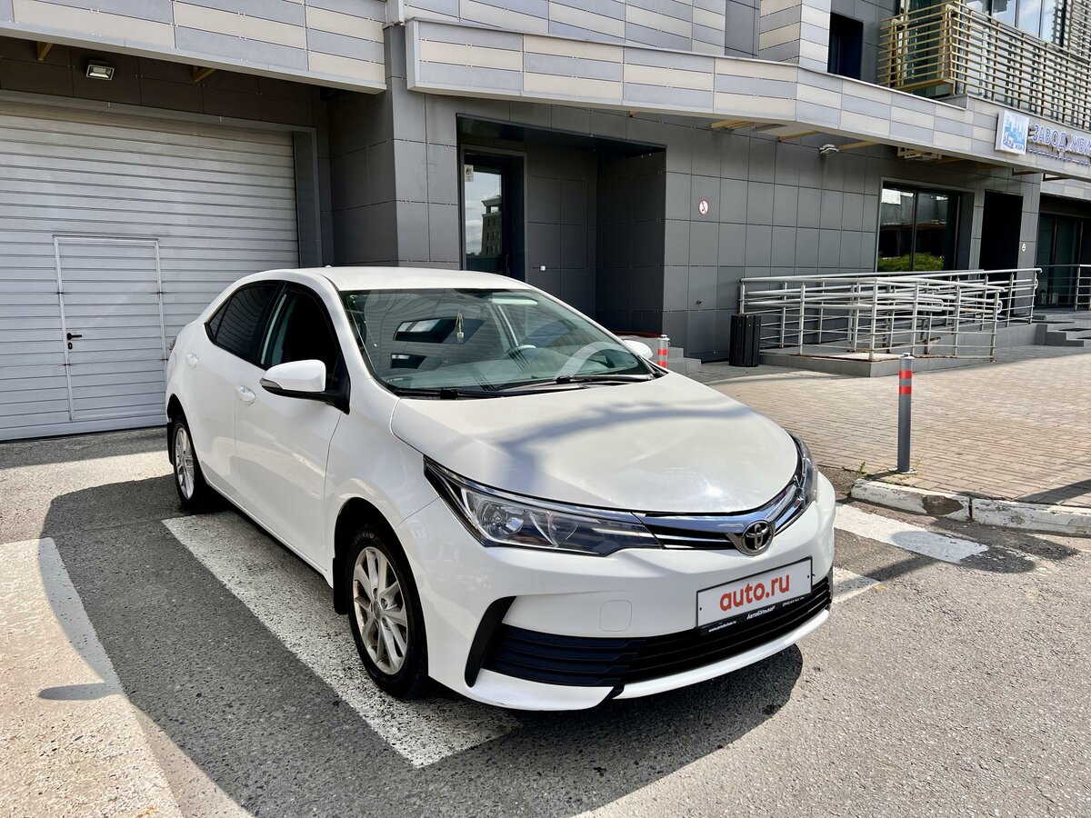 Купить б/у Toyota Corolla XI (E160, E170, E180) Рестайлинг 1 1.6 CVT (122 л.с.) бензин вариатор ...