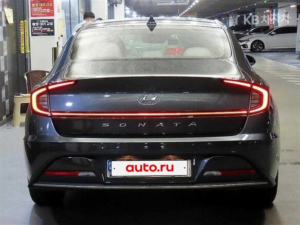 Купить б/у Hyundai Sonata VIII (DN8) 2.0 AT (160 л.с.) бензин автомат во Владивостоке: серый ...