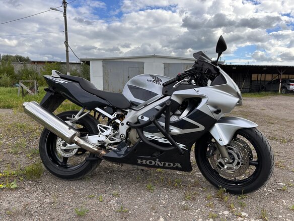 Купить б/у Honda CBR 600F инжектор 6 передач в Москве: чёрный спорт ...