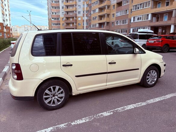 Купить б/у Volkswagen Touran I Рестайлинг 1.9d AMT (105 л.с.) дизель ...