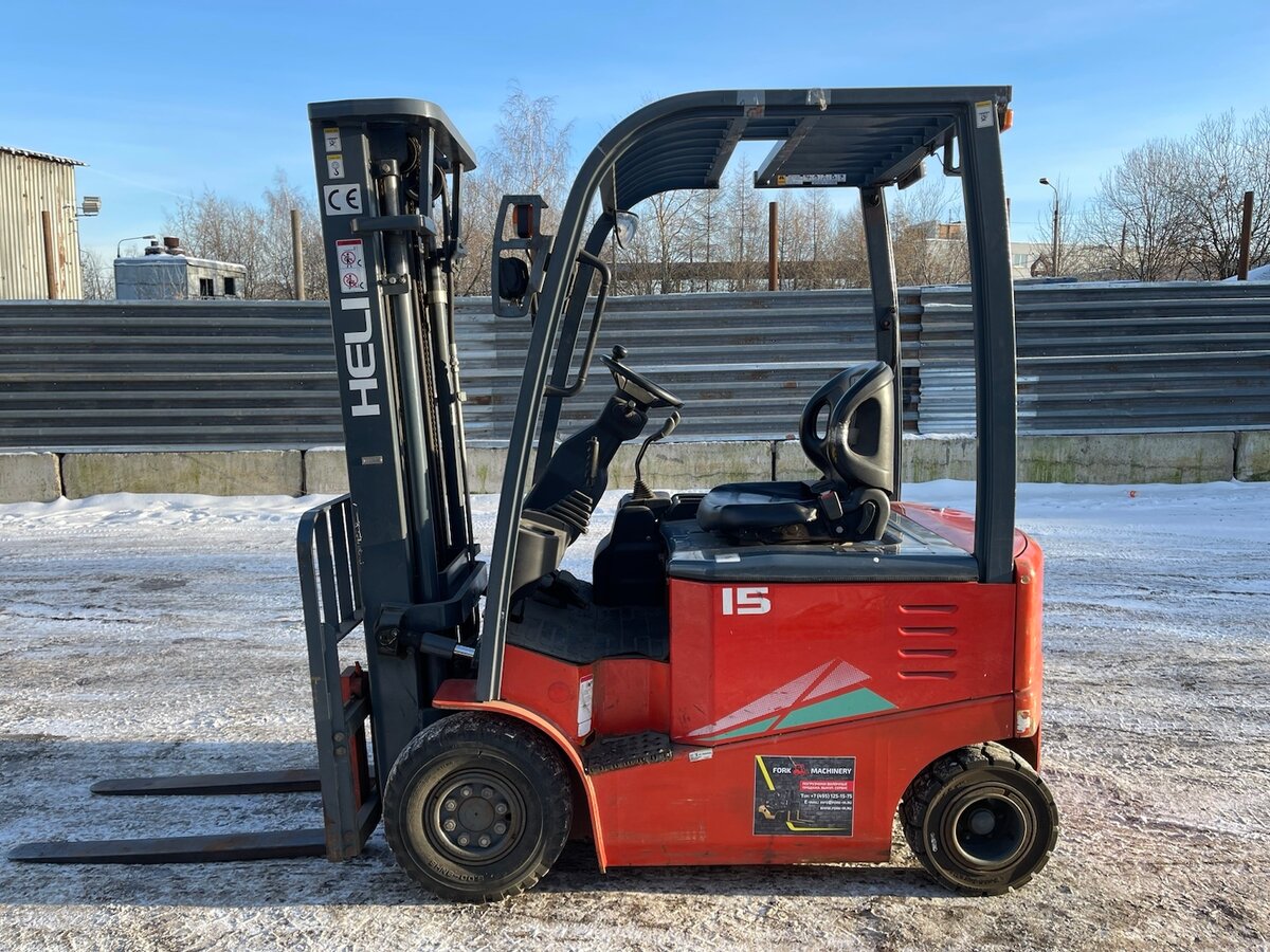 Купить б/у Heli CPD15 в Москве: красный вилочный электропогрузчик 2017 года на Авто.ру ID 19398985